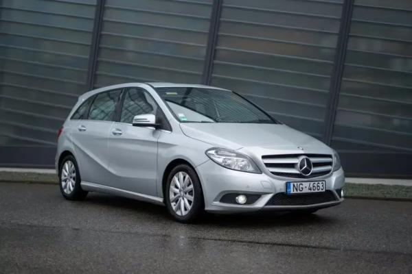 Grey Mercedes-Benz B 200 2014 in Liepaja, with an engine capacity of 1.80 L and mileage of 192 thousand km for 9850 €, photo 4 on AUTOMOTO.COM.LV
