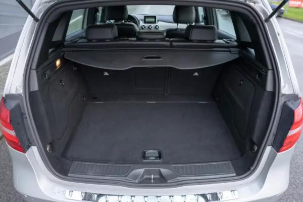 Grey Mercedes-Benz B 200 2014 in Liepaja, with an engine capacity of 1.80 L and mileage of 192 thousand km for 9850 €, photo 8 on AUTOMOTO.COM.LV