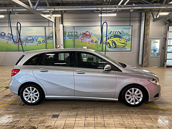 Grey Mercedes-Benz B 200 2015 in Vilnius, with an engine capacity of 1.80 L and mileage of 255 thousand km for 4900 €, photo 2 on AUTOMOTO.COM.LV