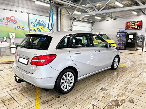 Grey Mercedes-Benz B 200 2015 in Vilnius, with an engine capacity of 1.80 L and mileage of 255 thousand km for 4900 €, photo 3 on AUTOMOTO.COM.LV