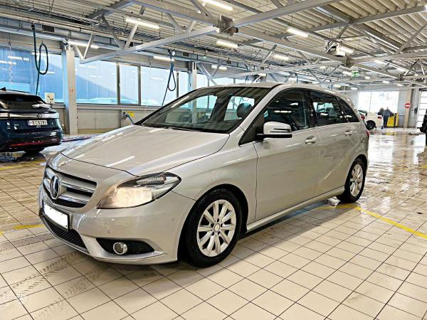 Grey Mercedes-Benz B 200 2015 in Vilnius, with an engine capacity of 1.80 L and mileage of 255 thousand km for 4900 €, photo 5 on AUTOMOTO.COM.LV