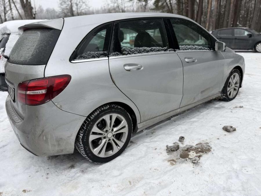 Grey Mercedes-Benz B 200 2015 in Kazlu Ruda, with an engine capacity of 2.14 L and mileage of 262 thousand km for 6100 €, photo 3 on AUTOMOTO.COM.LV