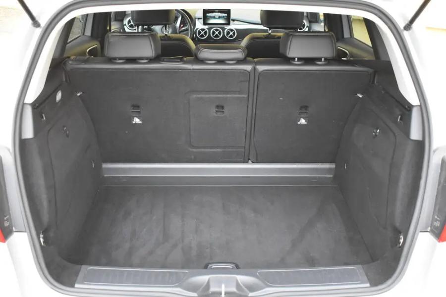 Grey Mercedes-Benz B 200 2016 in Talsi, with an engine capacity of 2.00 L and mileage of 149 thousand km for 12700 €, photo 10 on AUTOMOTO.COM.LV