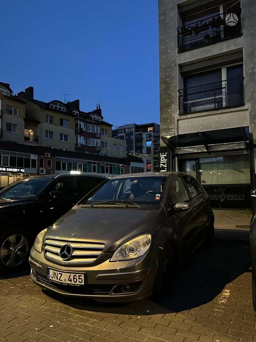 Grey Mercedes-Benz B 200 2005 in Vilnius, with an engine capacity of 1.99 L and mileage of 300 thousand km for 590 €, photo 4 on AUTOMOTO.COM.LV