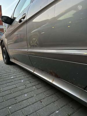 Grey Mercedes-Benz B 200 2005 in Vilnius, with an engine capacity of 1.99 L and mileage of 300 thousand km for 590 €, photo 5 on AUTOMOTO.COM.LV