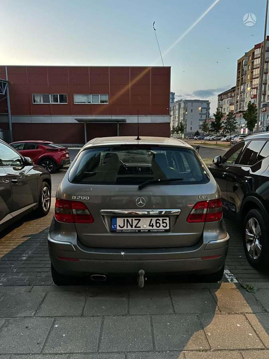 Grey Mercedes-Benz B 200 2005 in Vilnius, with an engine capacity of 1.99 L and mileage of 300 thousand km for 590 €, photo 6 on AUTOMOTO.COM.LV