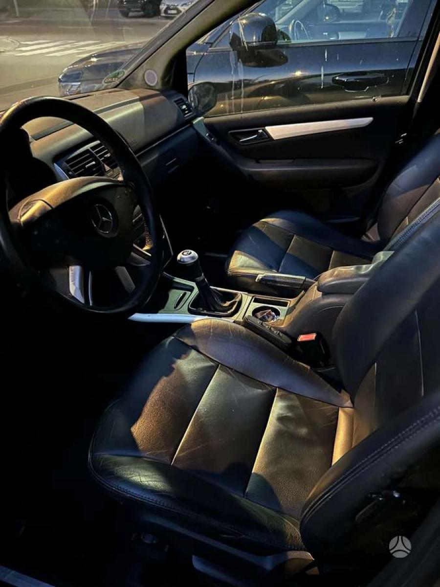 Grey Mercedes-Benz B 200 2005 in Vilnius, with an engine capacity of 1.99 L and mileage of 300 thousand km for 590 €, photo 8 on AUTOMOTO.COM.LV
