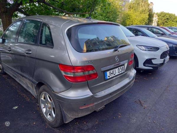 Grey Mercedes-Benz B 200 2007 in Vilnius, with an engine capacity of 1.99 L and mileage of 172 thousand km for 1000 €, photo 4 on AUTOMOTO.COM.LV
