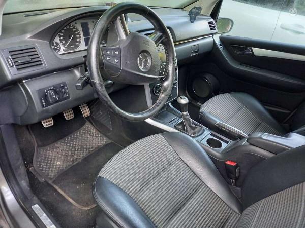 Grey Mercedes-Benz B 200 2007 in Vilnius, with an engine capacity of 1.99 L and mileage of 172 thousand km for 1000 €, photo 6 on AUTOMOTO.COM.LV
