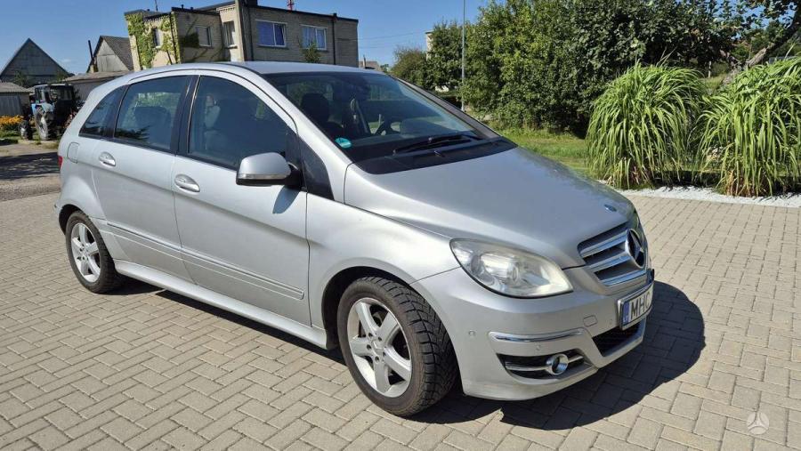 Grey Mercedes-Benz B 200 2008 in Kaisiadorys, with an engine capacity of 2.03 L and mileage of 250 thousand km for 3500 €, photo 3 on AUTOMOTO.COM.LV