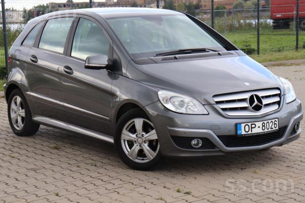 Grey Mercedes-Benz B 200 2010 in Riga, with an engine capacity of 2.00 L and mileage of 268 thousand km for 3650 €, photo 2 on AUTOMOTO.COM.LV