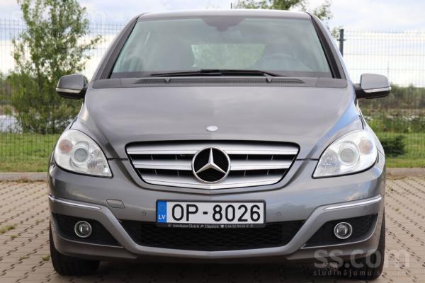 Grey Mercedes-Benz B 200 2010 in Riga, with an engine capacity of 2.00 L and mileage of 268 thousand km for 3650 €, photo 3 on AUTOMOTO.COM.LV