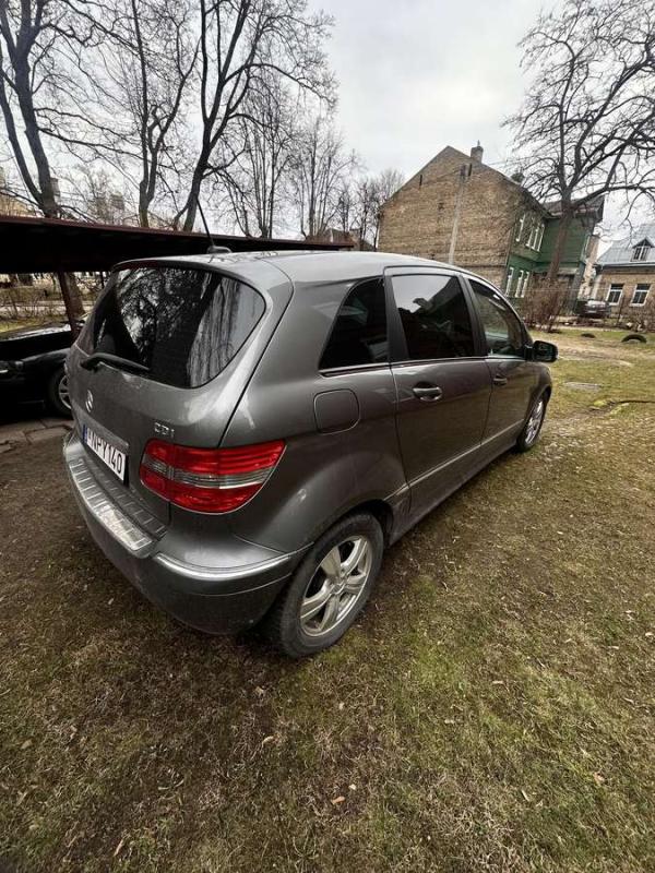 Pelēks Mercedes-Benz B 200 2010 Viļņa, ar dzinēja tilpumu 1.99 L un nobraukumu 337 tūkst. km par 3500 €, foto 5 vietnē AUTOMOTO.COM.LV