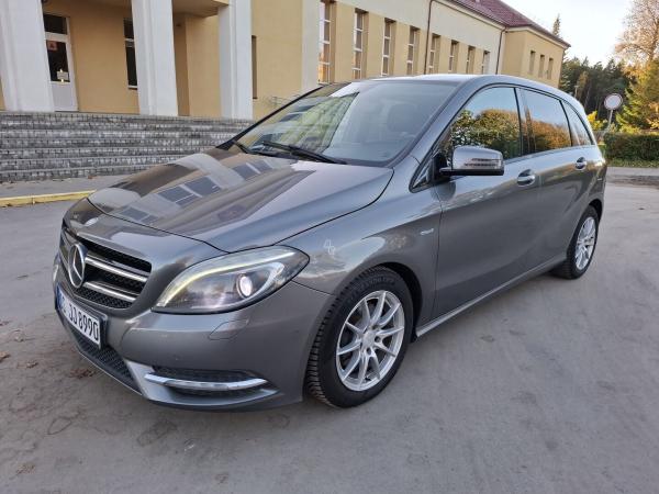 Мерседес Б 200 2012 в Шяуляй на AUTOMOTO.COM.LV Серый Мерседес Б 200 2012 в Шяуляй, объемом двигателя 1.60 л и пробегом 218 тыс. км за 5850 €, фото 1 на AUTOMOTO.COM.LV