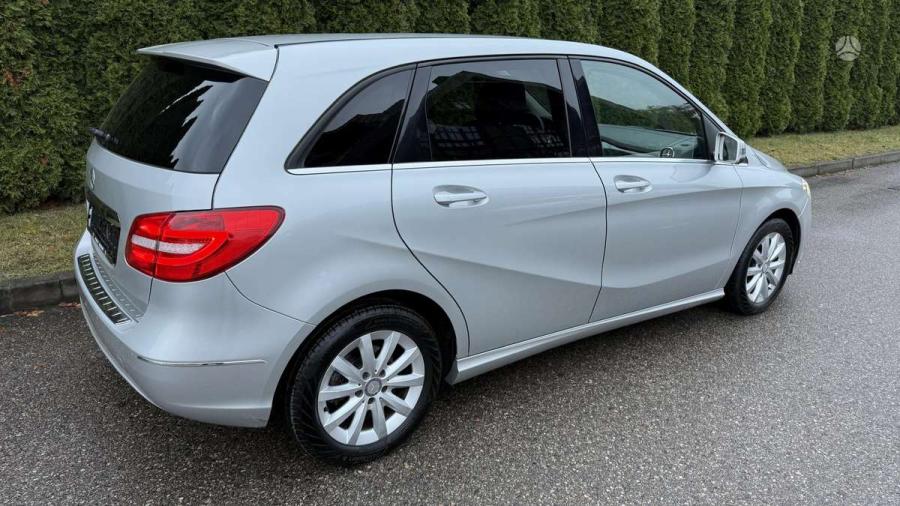 Pelēks Mercedes-Benz B 200 2014 Kauņa, ar dzinēja tilpumu 1.80 L un nobraukumu 300 tūkst. km par 7400 €, foto 2 vietnē AUTOMOTO.COM.LV