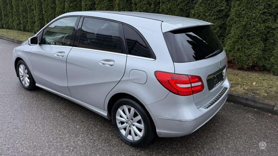 Pelēks Mercedes-Benz B 200 2014 Kauņa, ar dzinēja tilpumu 1.80 L un nobraukumu 300 tūkst. km par 7400 €, foto 4 vietnē AUTOMOTO.COM.LV