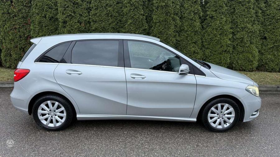Pelēks Mercedes-Benz B 200 2014 Kauņa, ar dzinēja tilpumu 1.80 L un nobraukumu 300 tūkst. km par 7400 €, foto 5 vietnē AUTOMOTO.COM.LV