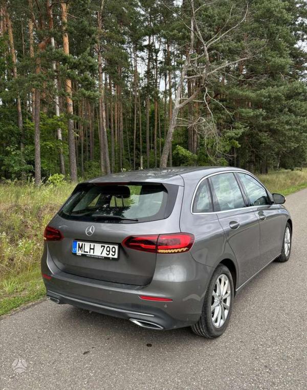 Pelēks Mercedes-Benz B 200 2020 Viļņa, ar dzinēja tilpumu 1.95 L un nobraukumu 65 tūkst. km par 23000 €, foto 3 vietnē AUTOMOTO.COM.LV