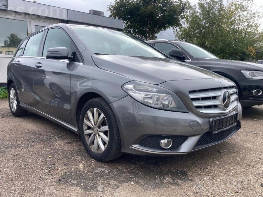 Grey Mercedes-Benz B 200 2012 in Riga, with an engine capacity of 1.80 L and mileage of 272 thousand km for 6100 €, photo 1 on AUTOMOTO.COM.LV
