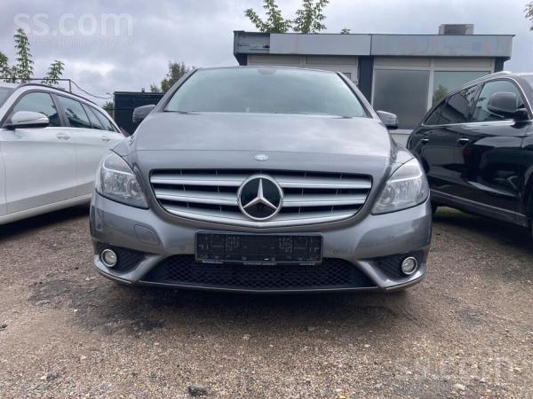 Grey Mercedes-Benz B 200 2012 in Riga, with an engine capacity of 1.80 L and mileage of 272 thousand km for 6100 €, photo 3 on AUTOMOTO.COM.LV