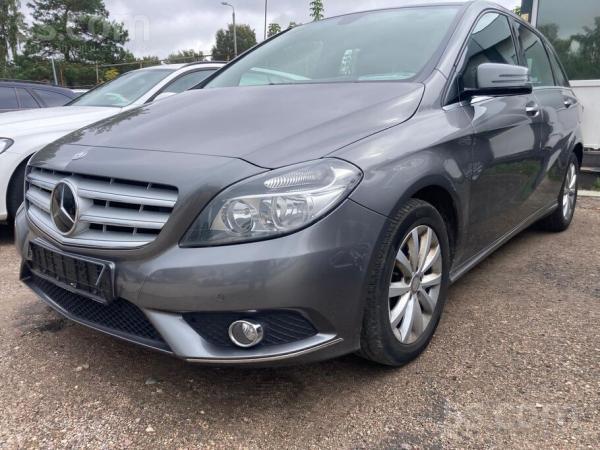 Grey Mercedes-Benz B 200 2012 in Riga, with an engine capacity of 1.80 L and mileage of 272 thousand km for 6100 €, photo 4 on AUTOMOTO.COM.LV