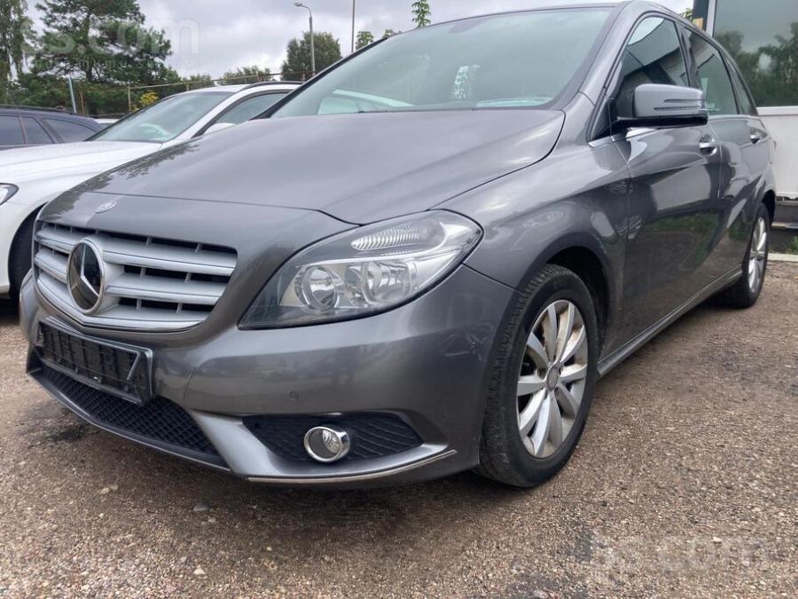 Grey Mercedes-Benz B 200 2012 in Riga, with an engine capacity of 1.80 L and mileage of 272 thousand km for 6100 €, photo 4 on AUTOMOTO.COM.LV