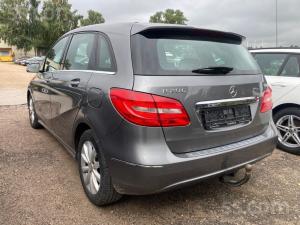 Grey Mercedes-Benz B 200 2012 in Riga, with an engine capacity of 1.80 L and mileage of 272 thousand km for 6100 €, photo 7 on AUTOMOTO.COM.LV