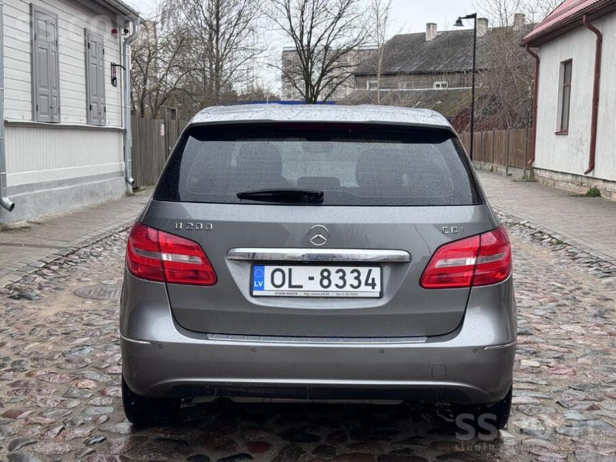 Pelēks Mercedes-Benz B 200 2013 Jelgava, ar dzinēja tilpumu 1.80 L un nobraukumu 233 tūkst. km par 5500 €, foto 9 vietnē AUTOMOTO.COM.LV