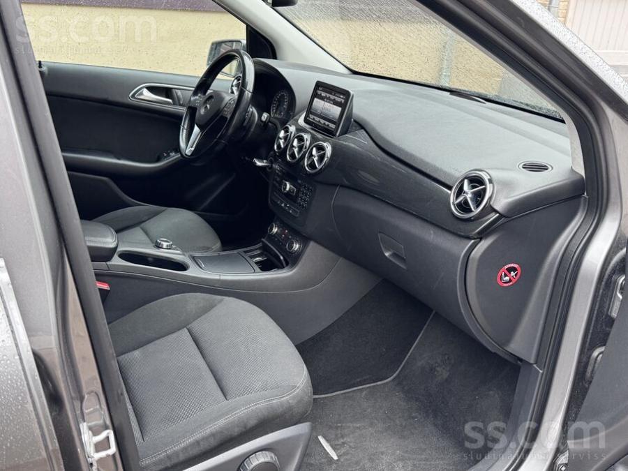 Pelēks Mercedes-Benz B 200 2013 Jelgava, ar dzinēja tilpumu 1.80 L un nobraukumu 233 tūkst. km par 5500 €, foto 11 vietnē AUTOMOTO.COM.LV
