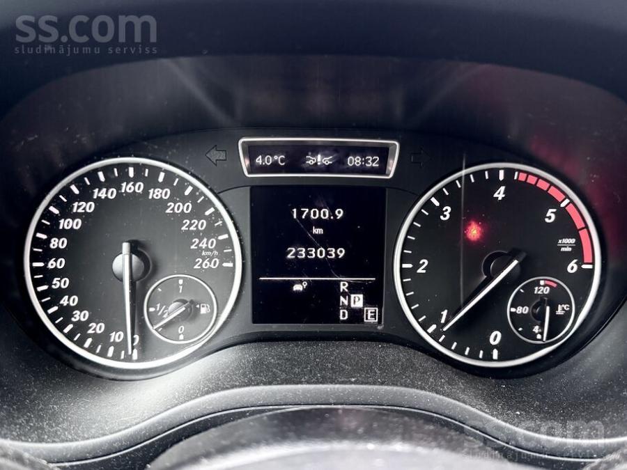 Pelēks Mercedes-Benz B 200 2013 Jelgava, ar dzinēja tilpumu 1.80 L un nobraukumu 233 tūkst. km par 5500 €, foto 17 vietnē AUTOMOTO.COM.LV