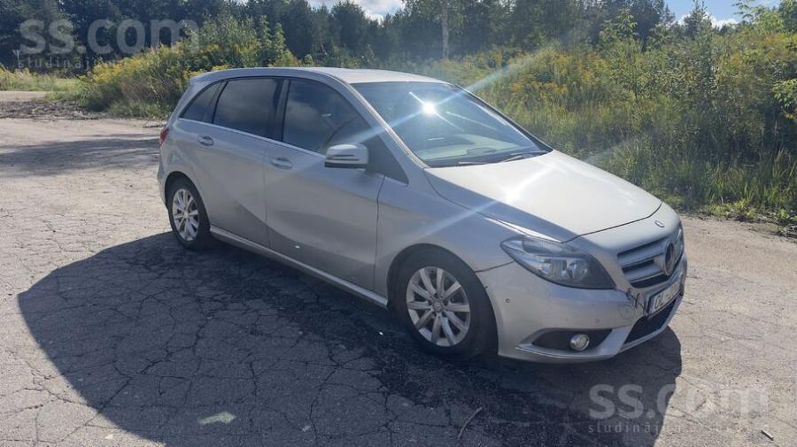 Серый Мерседес Б 200 2014 в Рига, объемом двигателя 1.80 л и пробегом 270 тыс. км за 5750 €, фото 3 на AUTOMOTO.COM.LV