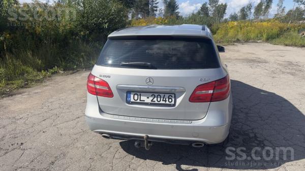 Mercedes-Benz B 200 2014 in Riga on AUTOMOTO.COM.LV Grey Mercedes-Benz B 200 2014 in Riga, with an engine capacity of 1.80 L and mileage of 270 thousand km for 5750 β¬, photo 4 on AUTOMOTO.COM.LV