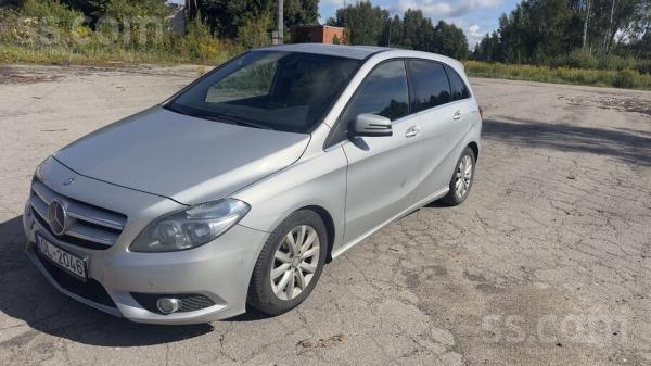 Мерседес Б 200 2014 в Рига на AUTOMOTO.COM.LV Серый Мерседес Б 200 2014 в Рига, объемом двигателя 1.80 л и пробегом 270 тыс. км за 5150 €, фото 3 на AUTOMOTO.COM.LV