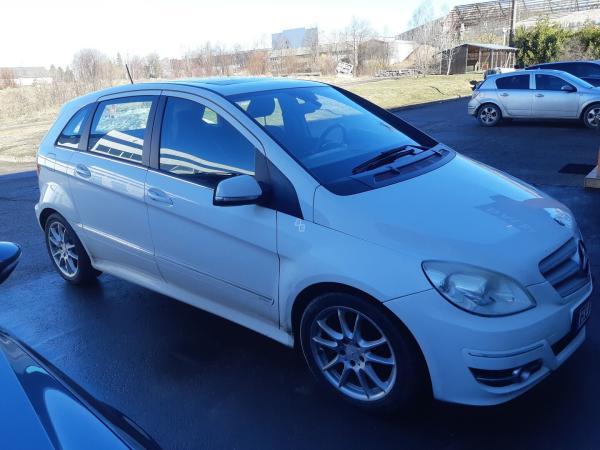Mercedes-Benz B 200 2009 Plungė, ar dzinēja tilpumu 2.00 L un nobraukumu 277 tūkst. km par 3500 €, foto 1 vietnē AUTOMOTO.COM.LV