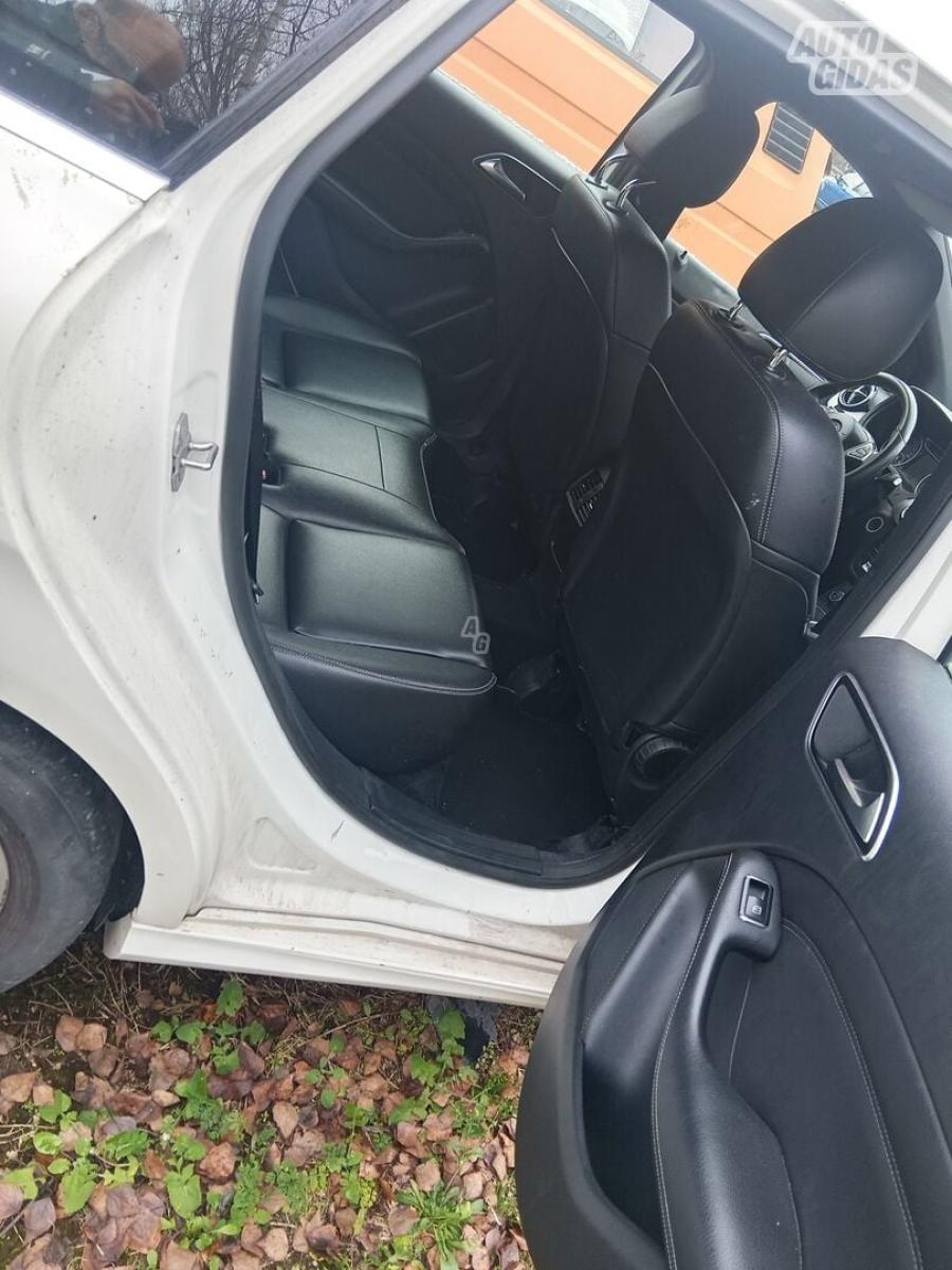 Mercedes-Benz B 200 2018 in Vilnius, with an engine capacity of 2.10 L and mileage of 299 thousand km for 5400 €, photo 4 on AUTOMOTO.COM.LV