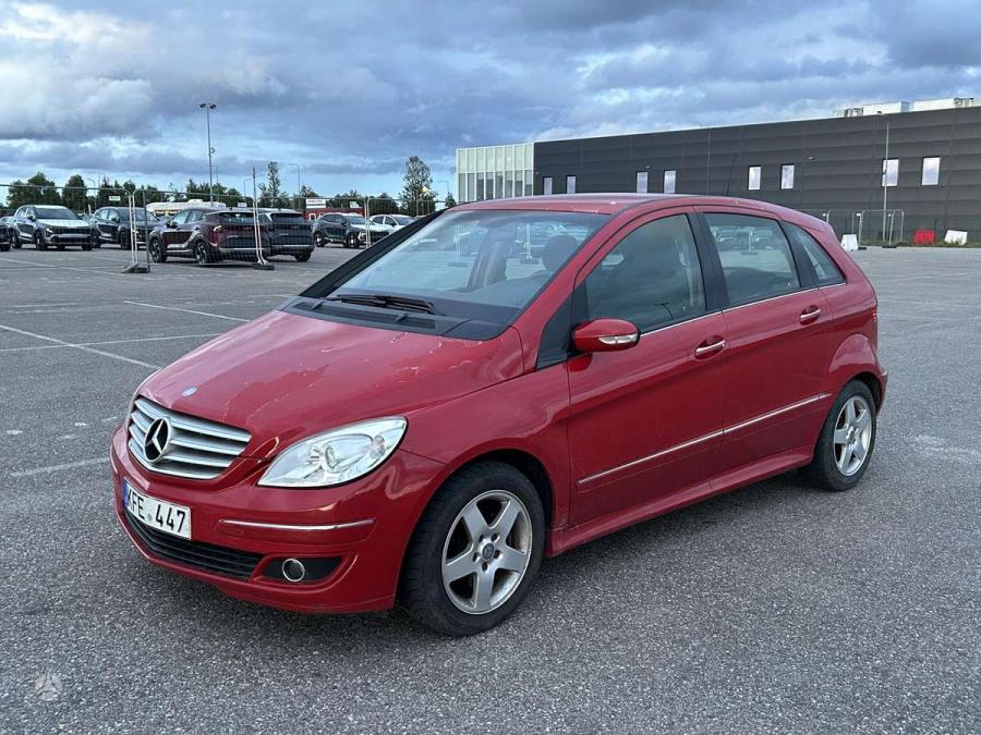 Red Mercedes-Benz B 200 2005 in Vilnius, with an engine capacity of 2.04 L and mileage of 278 thousand km for 2990 €, photo 1 on AUTOMOTO.COM.LV
