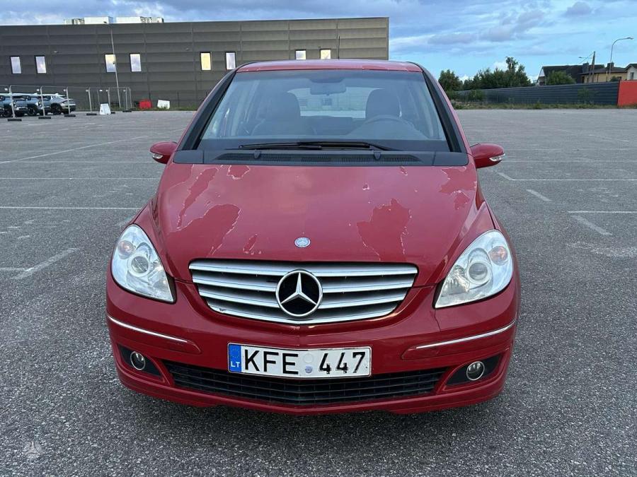 Red Mercedes-Benz B 200 2005 in Vilnius, with an engine capacity of 2.04 L and mileage of 278 thousand km for 2990 €, photo 3 on AUTOMOTO.COM.LV