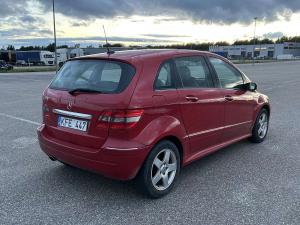 Red Mercedes-Benz B 200 2005 in Vilnius, with an engine capacity of 2.04 L and mileage of 278 thousand km for 2990 €, photo 6 on AUTOMOTO.COM.LV