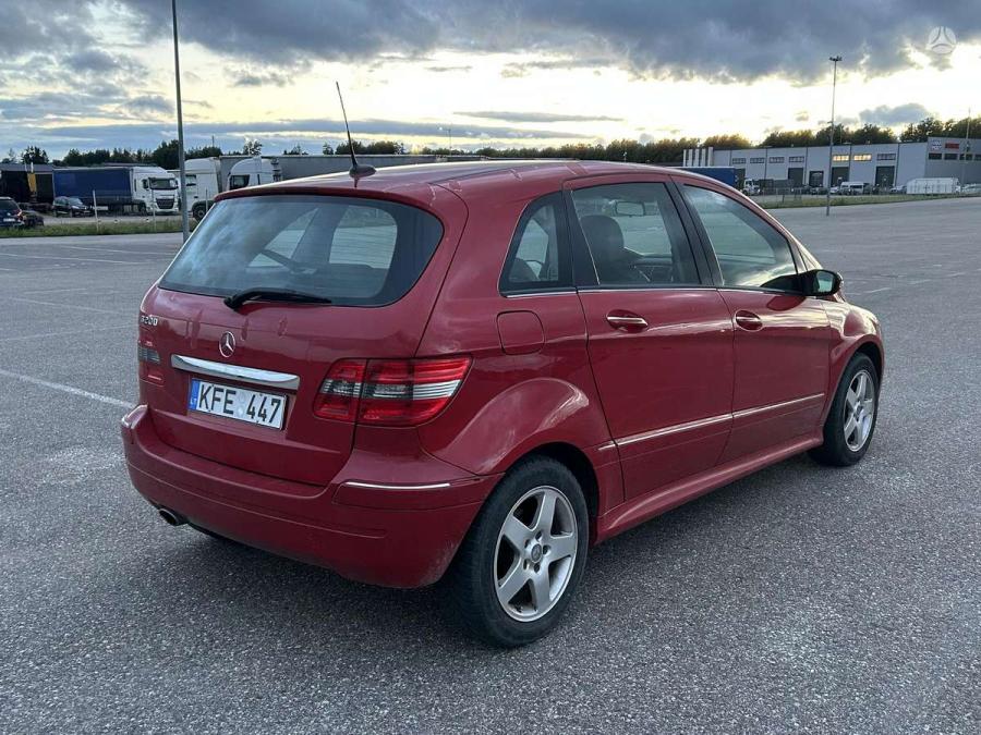 Red Mercedes-Benz B 200 2005 in Vilnius, with an engine capacity of 2.04 L and mileage of 278 thousand km for 2990 €, photo 6 on AUTOMOTO.COM.LV