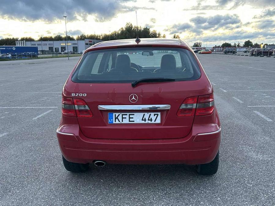 Red Mercedes-Benz B 200 2005 in Vilnius, with an engine capacity of 2.04 L and mileage of 278 thousand km for 2990 €, photo 7 on AUTOMOTO.COM.LV