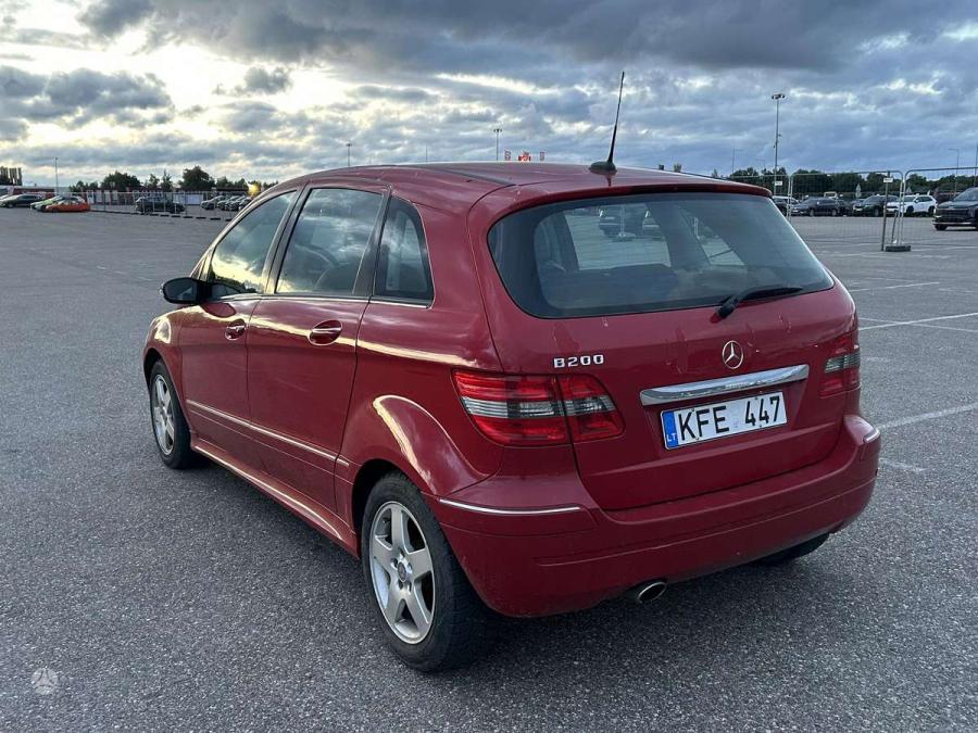 Red Mercedes-Benz B 200 2005 in Vilnius, with an engine capacity of 2.04 L and mileage of 278 thousand km for 2990 €, photo 8 on AUTOMOTO.COM.LV