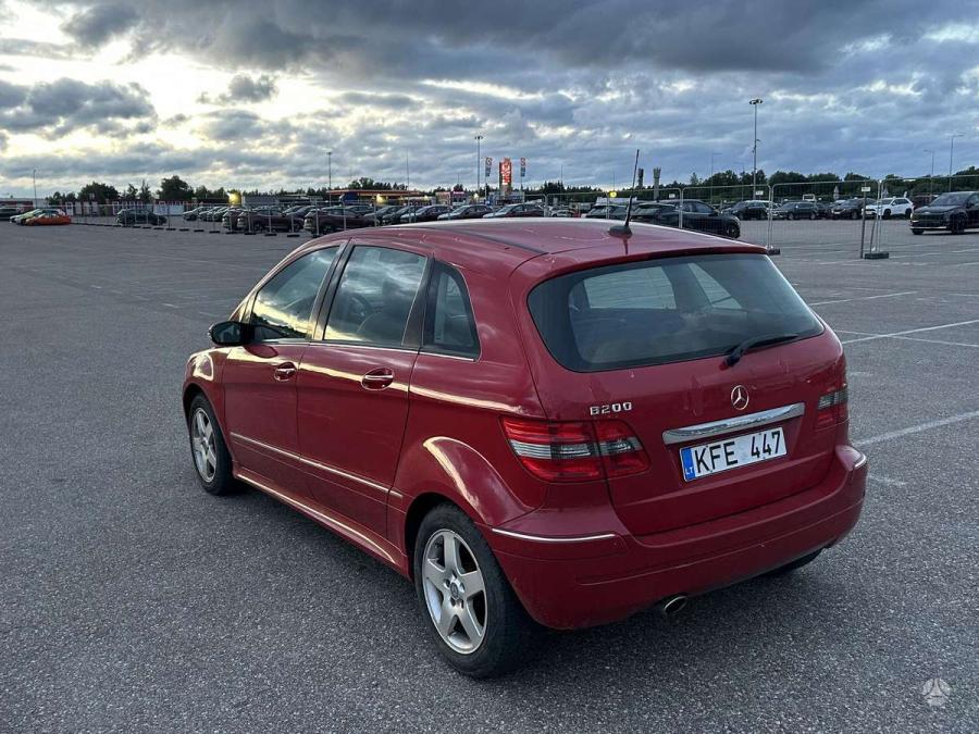 Red Mercedes-Benz B 200 2005 in Vilnius, with an engine capacity of 2.04 L and mileage of 278 thousand km for 2990 €, photo 9 on AUTOMOTO.COM.LV