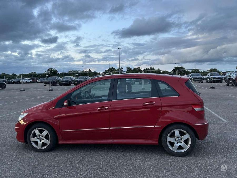 Red Mercedes-Benz B 200 2005 in Vilnius, with an engine capacity of 2.04 L and mileage of 278 thousand km for 2990 €, photo 11 on AUTOMOTO.COM.LV