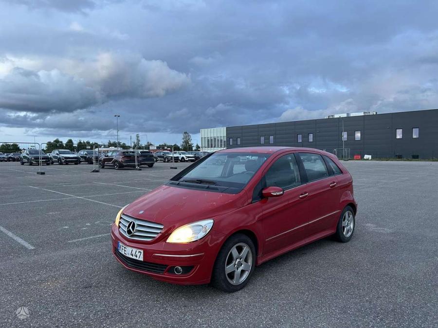 Red Mercedes-Benz B 200 2005 in Vilnius, with an engine capacity of 2.04 L and mileage of 278 thousand km for 2990 €, photo 13 on AUTOMOTO.COM.LV
