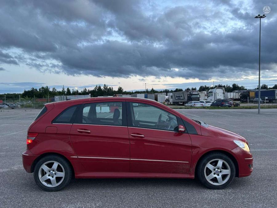 Red Mercedes-Benz B 200 2005 in Vilnius, with an engine capacity of 2.04 L and mileage of 278 thousand km for 2990 €, photo 16 on AUTOMOTO.COM.LV