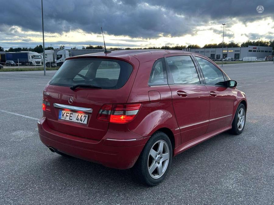 Red Mercedes-Benz B 200 2005 in Vilnius, with an engine capacity of 2.04 L and mileage of 278 thousand km for 2990 €, photo 18 on AUTOMOTO.COM.LV
