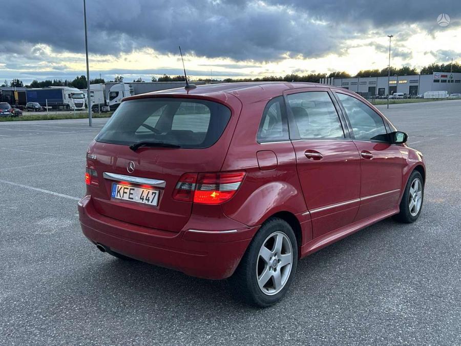 Red Mercedes-Benz B 200 2005 in Vilnius, with an engine capacity of 2.04 L and mileage of 278 thousand km for 2990 €, photo 19 on AUTOMOTO.COM.LV