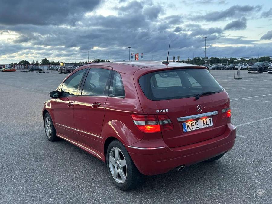 Red Mercedes-Benz B 200 2005 in Vilnius, with an engine capacity of 2.04 L and mileage of 278 thousand km for 2990 €, photo 21 on AUTOMOTO.COM.LV