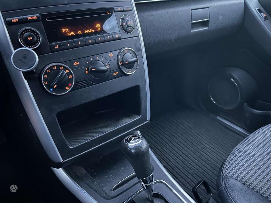 Red Mercedes-Benz B 200 2005 in Vilnius, with an engine capacity of 2.04 L and mileage of 278 thousand km for 2990 €, photo 26 on AUTOMOTO.COM.LV