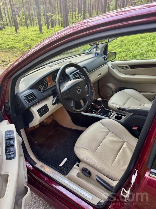Red Mercedes-Benz B 200 2006 in Riga, with an engine capacity of 2.00 L and mileage of 244 thousand km for 3500 €, photo 4 on AUTOMOTO.COM.LV